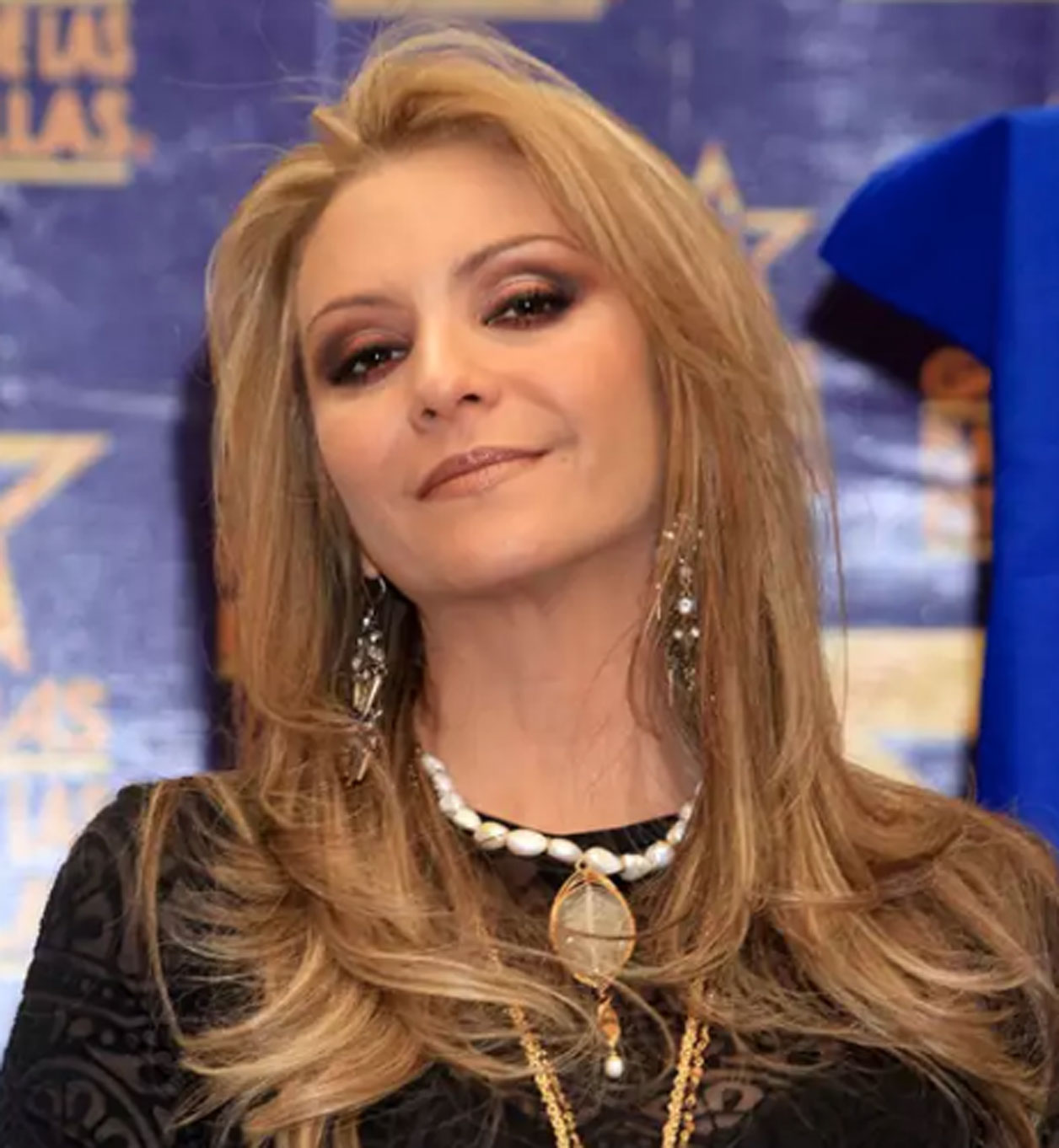 Daniela Castro sorprende tras reaparecer irreconocible con drástico ...